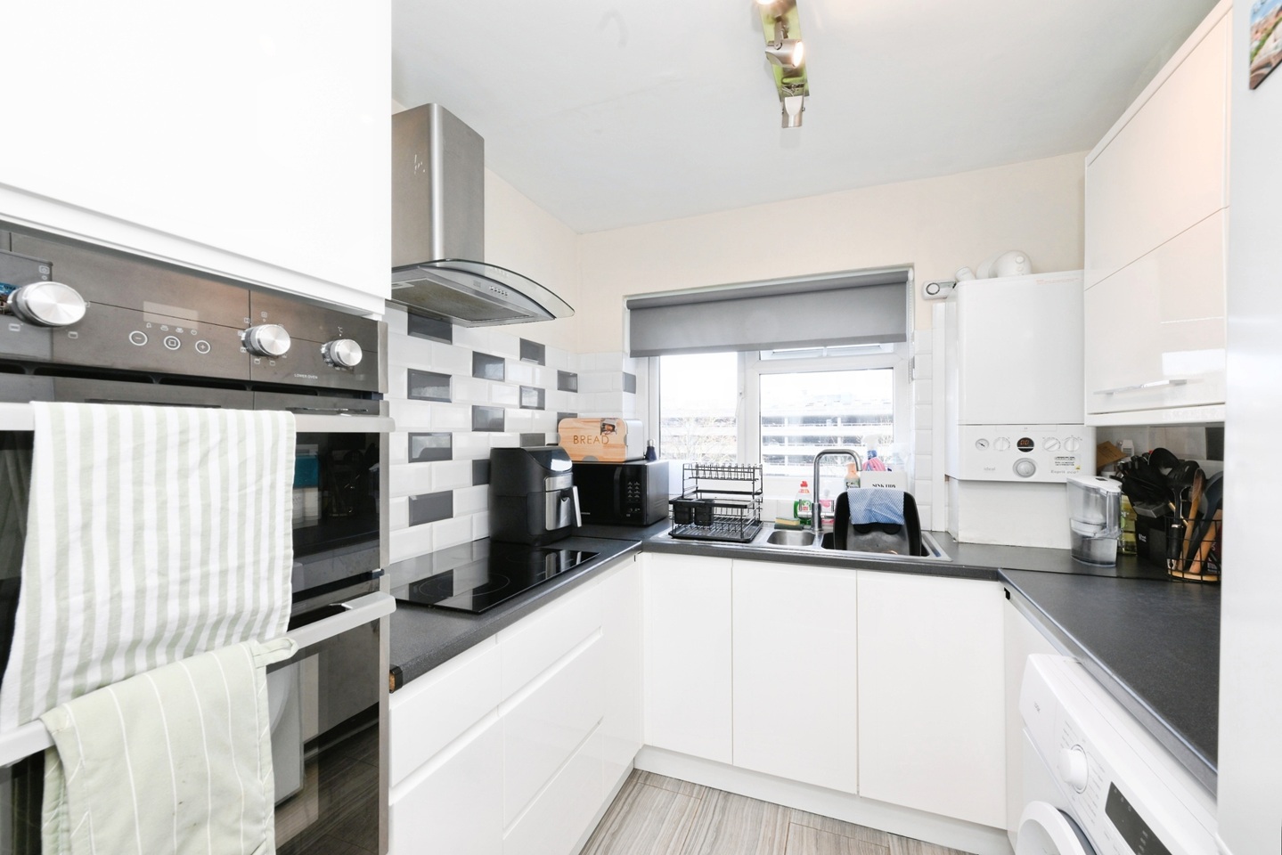 Harlow - 2 Bed Flat, Wedhey, CM19 - To Rent Now for £1,400.00 p/m