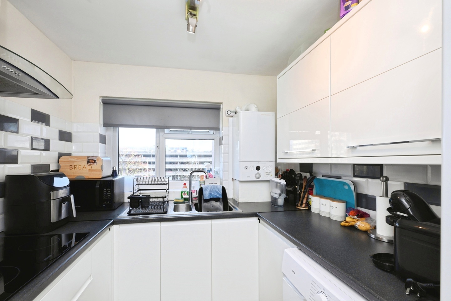 Harlow - 2 Bed Flat, Wedhey, CM19 - To Rent Now for £1,400.00 p/m