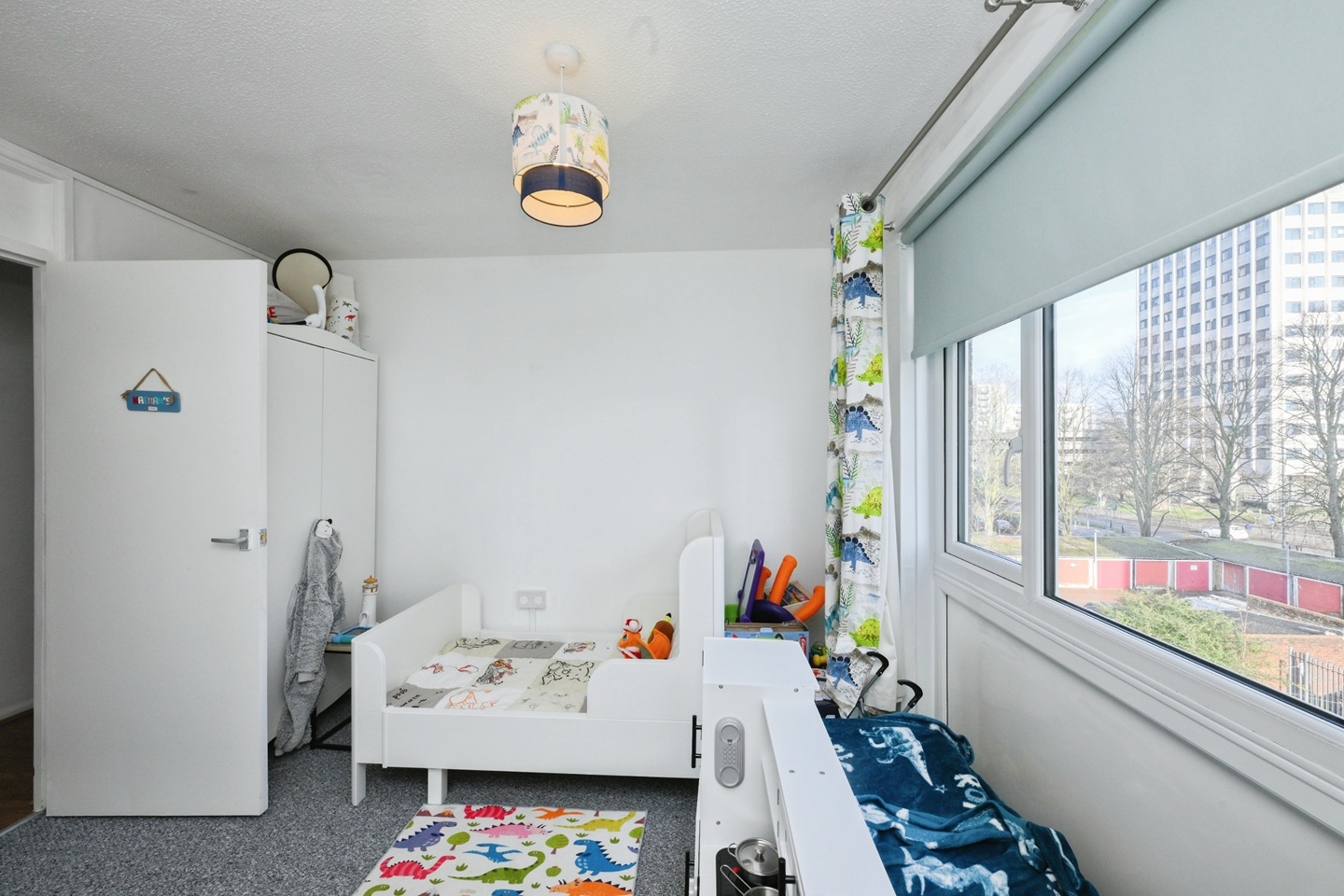 Harlow - 2 Bed Flat, Wedhey, CM19 - To Rent Now for £1,400.00 p/m