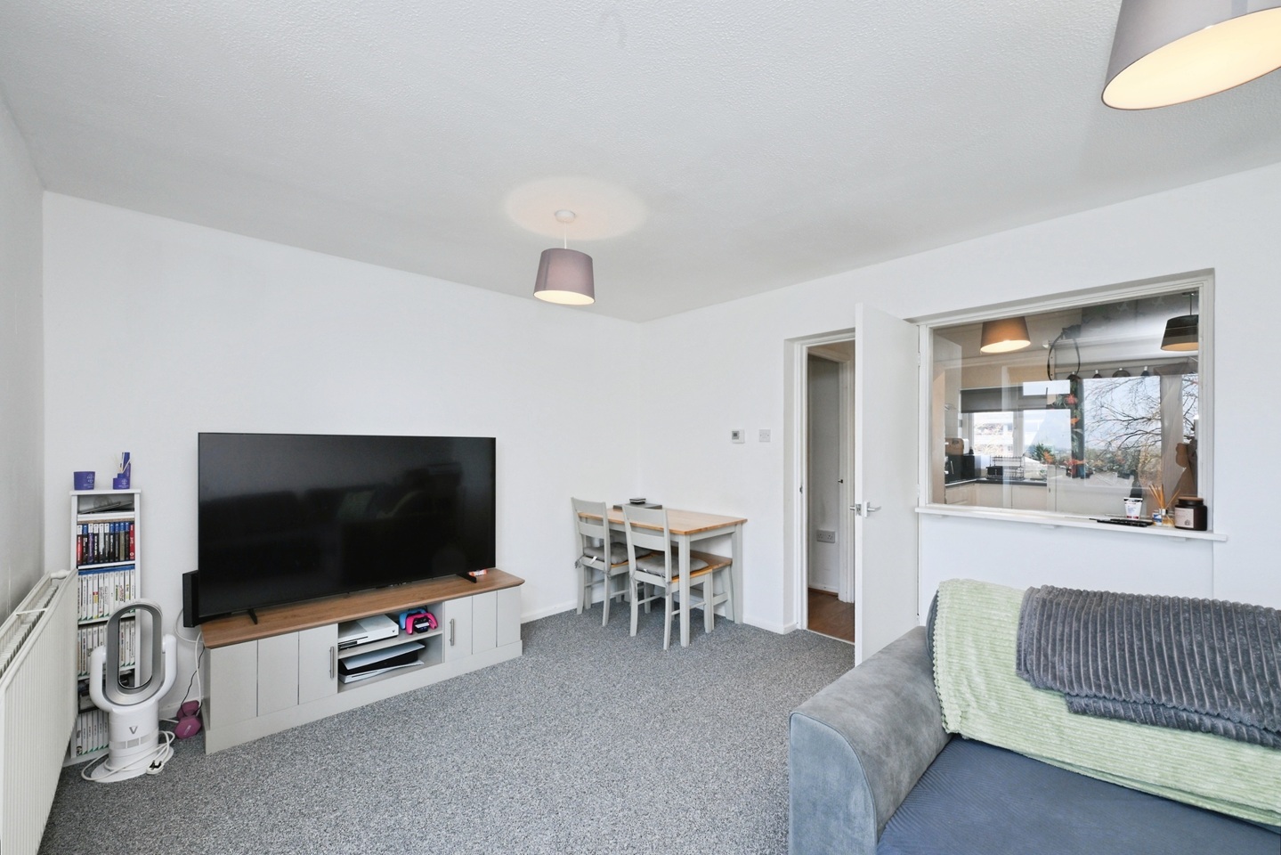 Harlow - 2 Bed Flat, Wedhey, CM19 - To Rent Now for £1,400.00 p/m