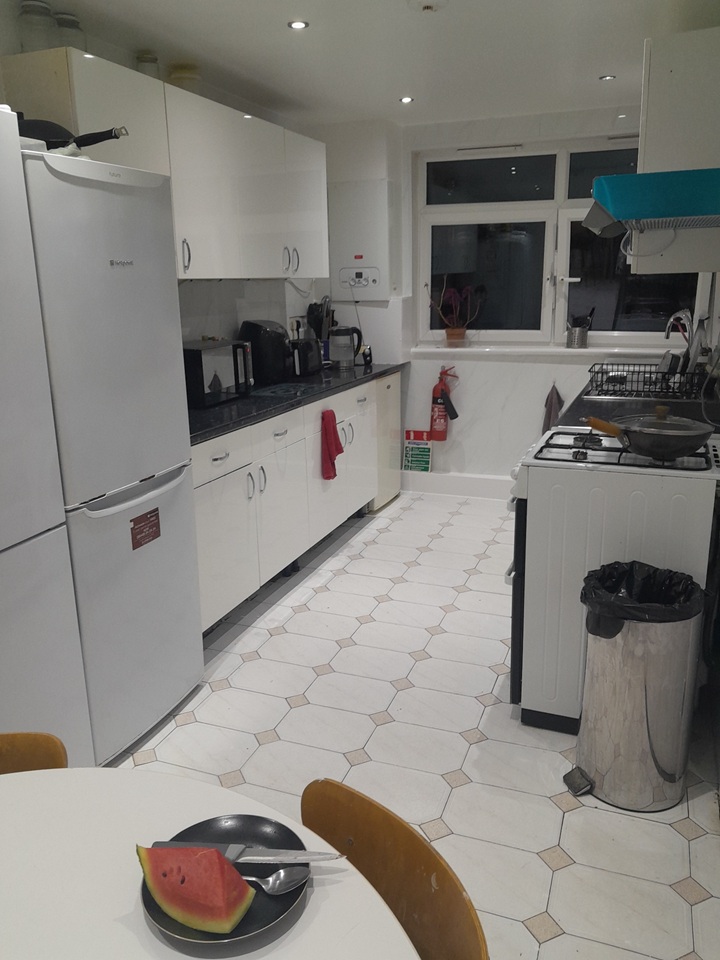 London - Room in a Shared Flat, Glengall Grove, E14 - To Rent Now for £ ...