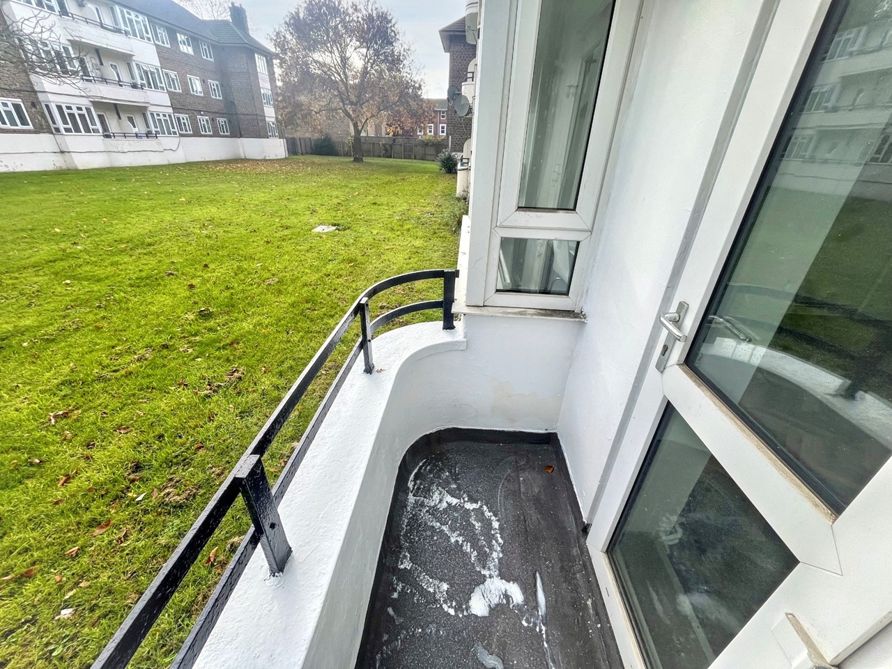 London - 1 Bed Flat, Parrington House, SW4 - To Rent Now for £1,800.00 p/m