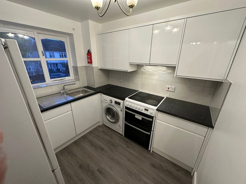 London - 2 Bed Flat, Windmill Drive, NW2 - To Rent Now for £1,950.00 p/m