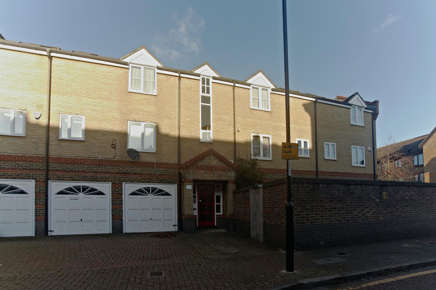 Beckton London - 1 Bed Flat, Beckton, E6 - To Rent Now for £1,400.00 p/m