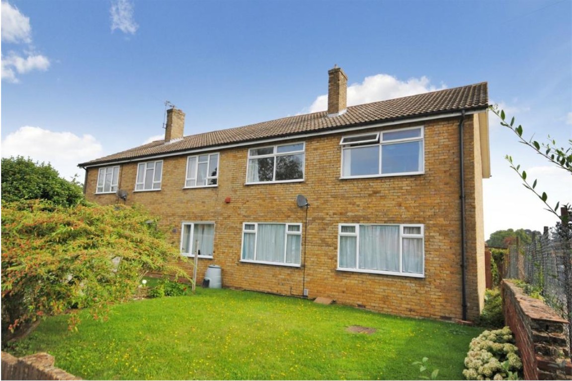 Chelmsford - 2 Bed Flat, Springfield Road, CM2 - To Rent Now for £1,250 ...