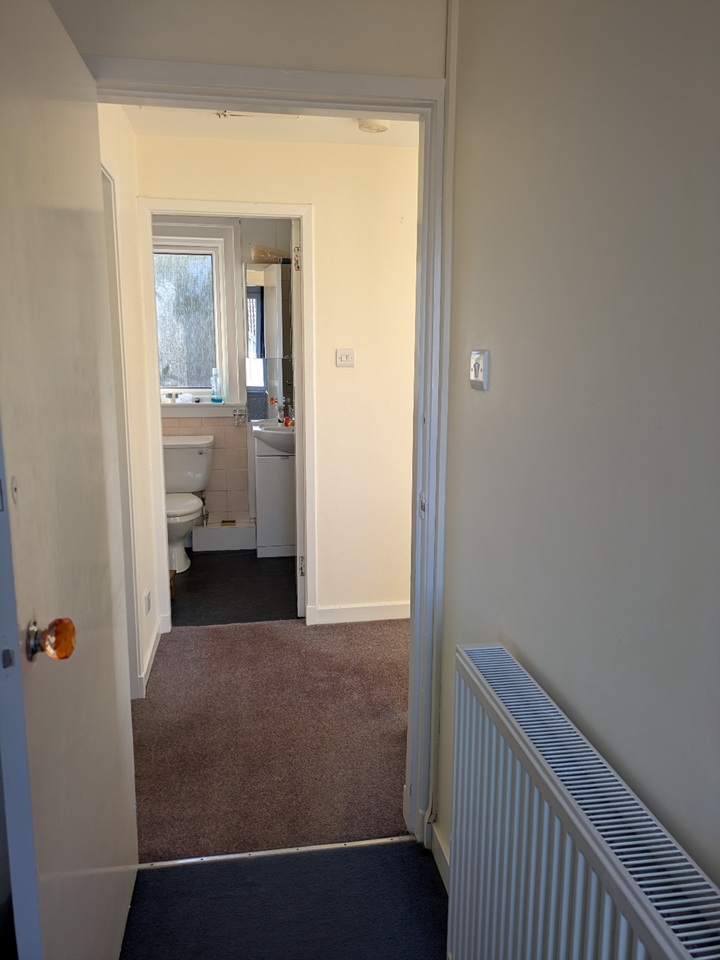 Edinburgh - Room in a Shared House, Clermiston Crescent, EH4 - To Rent ...