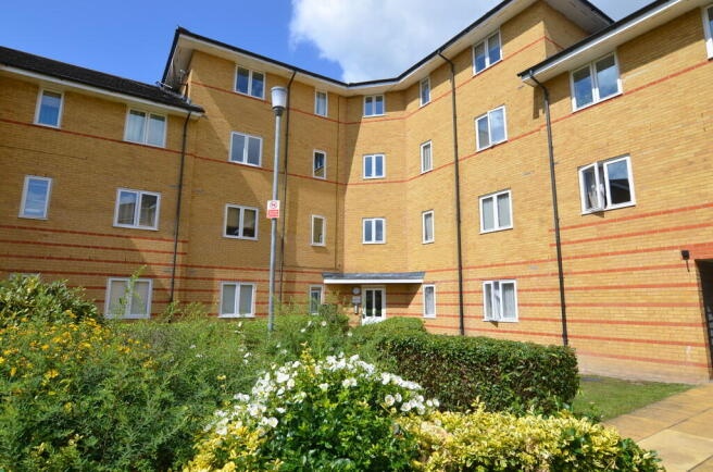 London - 2 Bed Flat, Heath Court, SE9 - To Rent Now for £1,625.00 p/m