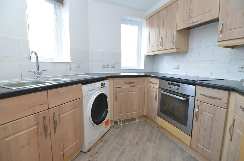 London - 2 Bed Flat, Heath Court, SE9 - To Rent Now for £1,625.00 p/m