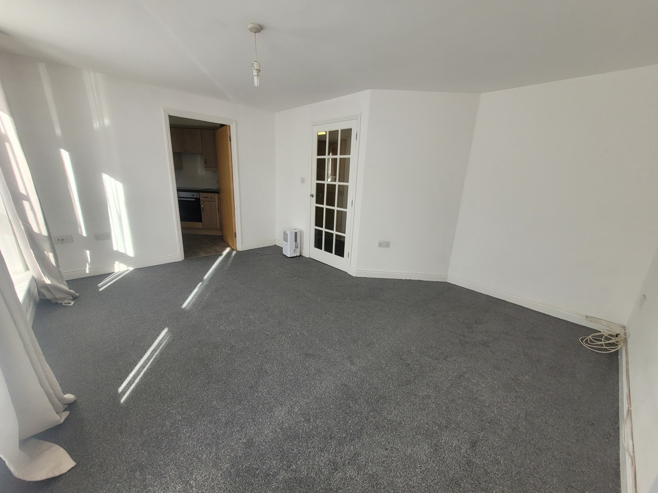 London - 2 Bed Flat, Heath Court, SE9 - To Rent Now for £1,625.00 p/m