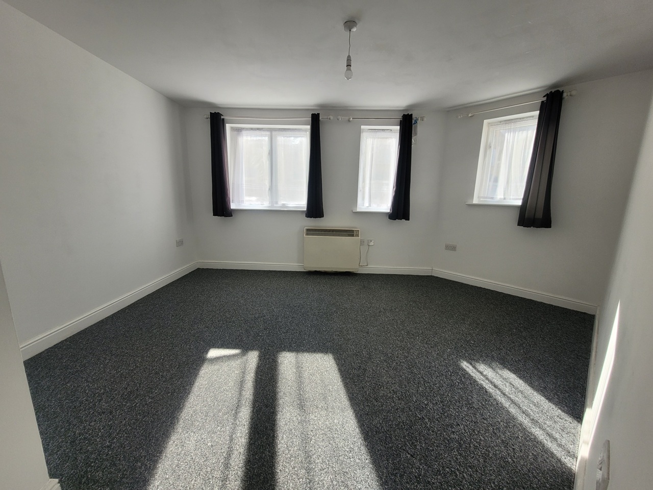 London - 2 Bed Flat, Heath Court, SE9 - To Rent Now for £1,625.00 p/m