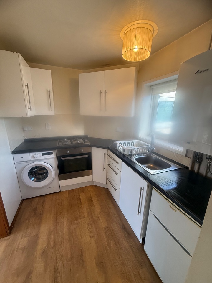 Heelands, Milton Keynes - 1 Bed Flat, Swinden Court, MK13 - To Rent Now ...