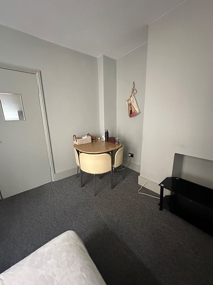 London - 1 Bed Flat, Gilbey Road, SW17 - To Rent Now for £1,650.00 p/m