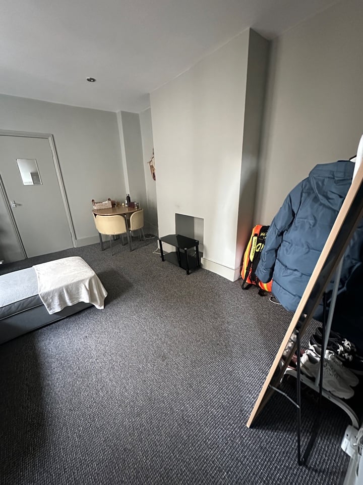 London - 1 Bed Flat, Gilbey Road, SW17 - To Rent Now for £1,650.00 p/m
