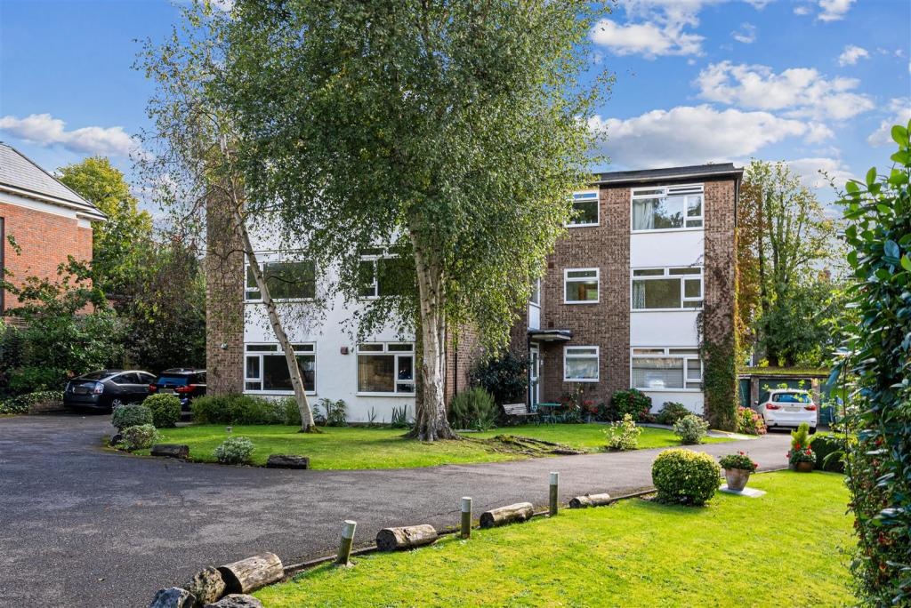 London - 1 Bed Flat, Prentice Court, SW19 - To Rent Now for £1,700.00 p/m