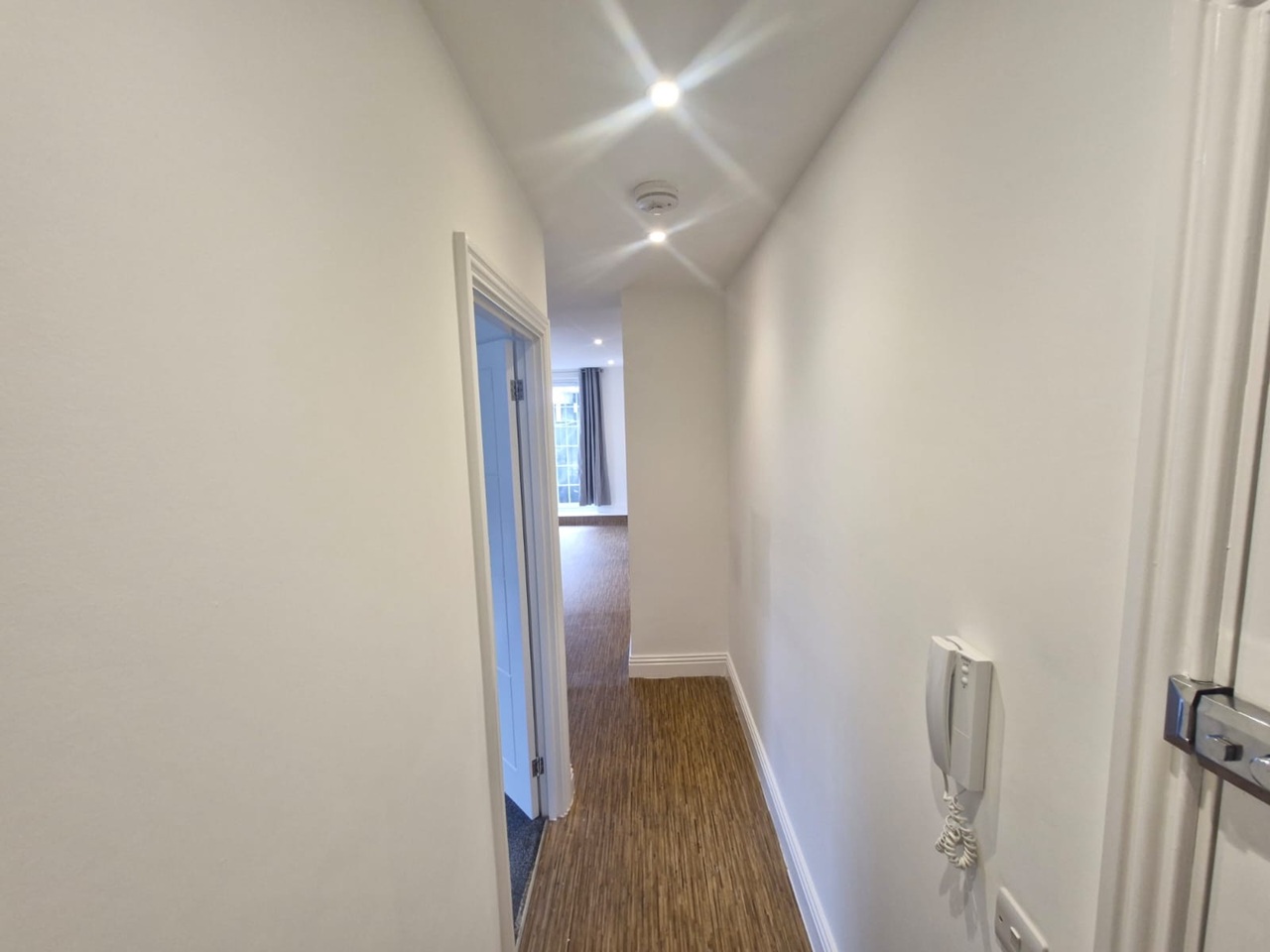 Romford - 1 Bed Flat, Chandlers Way, RM1 - To Rent Now for £1,275.00 p/m