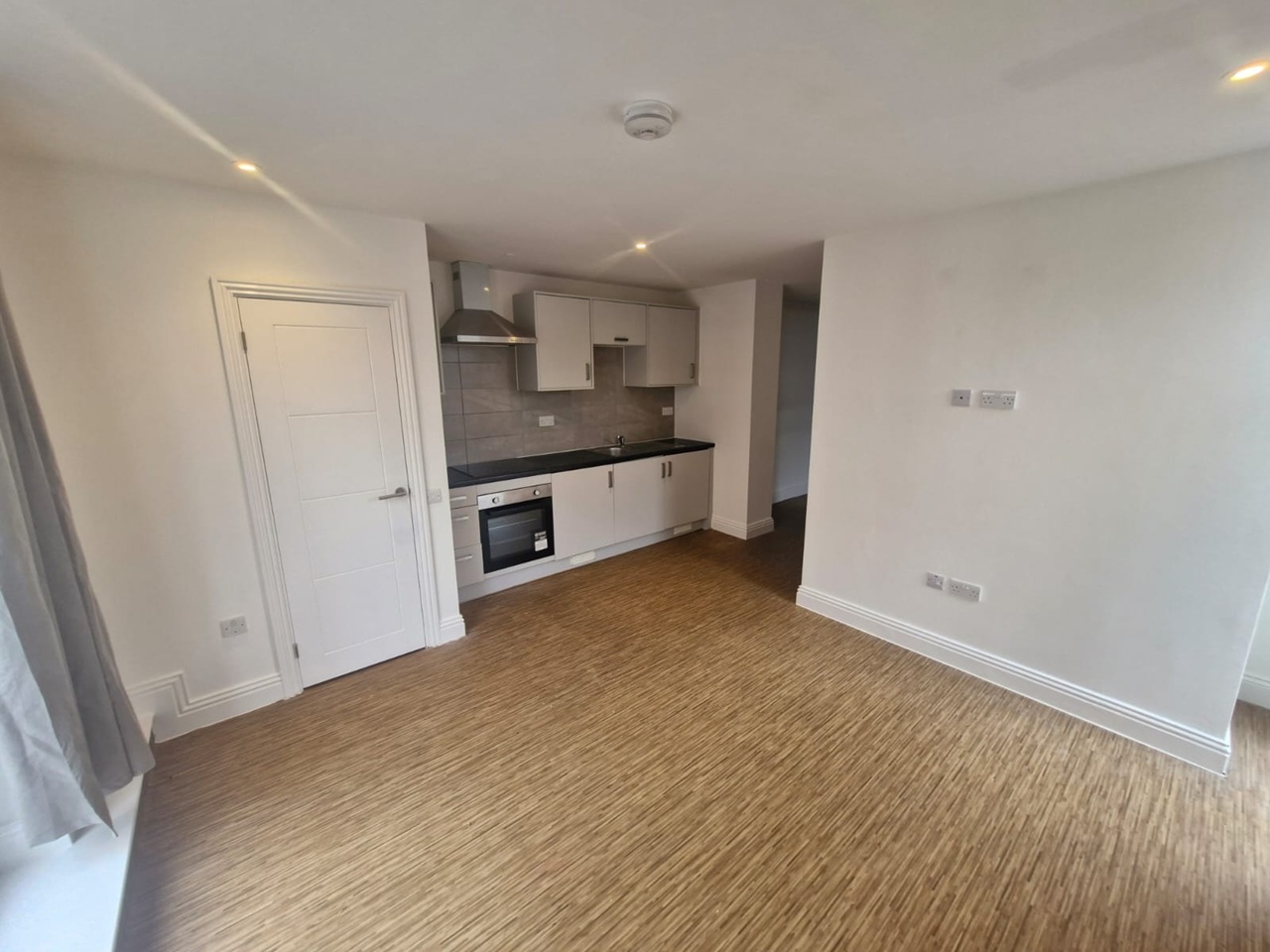 Romford - 1 Bed Flat, Chandlers Way, RM1 - To Rent Now for £1,275.00 p/m