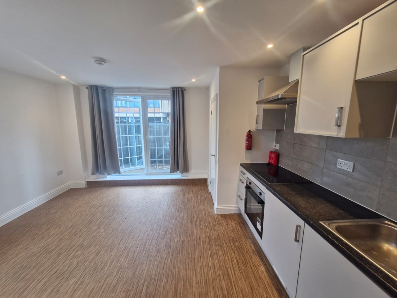 Romford - 1 Bed Flat, Chandlers Way, RM1 - To Rent Now for £1,275.00 p/m