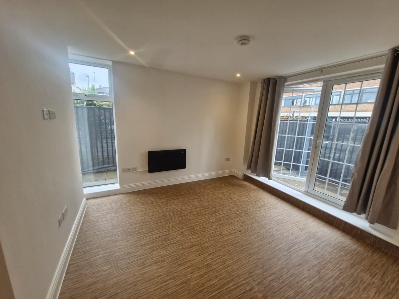 Romford - 1 Bed Flat, Chandlers Way, RM1 - To Rent Now for £1,275.00 p/m