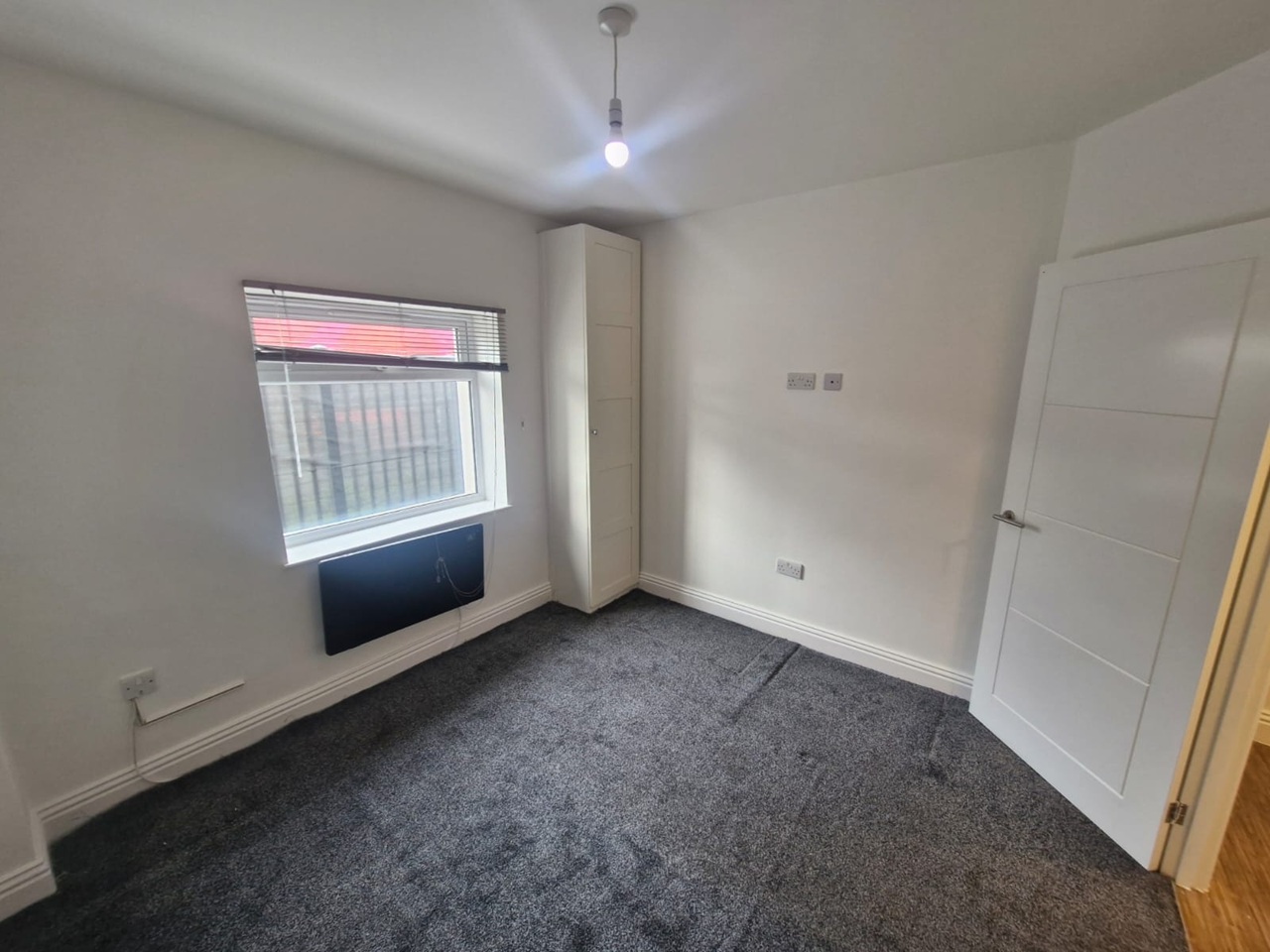 Romford - 1 Bed Flat, Chandlers Way, RM1 - To Rent Now for £1,275.00 p/m