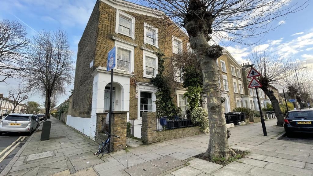London - 1 Bed Flat, Queensbridge Road, E8 - To Rent Now for £1,750.00 p/m