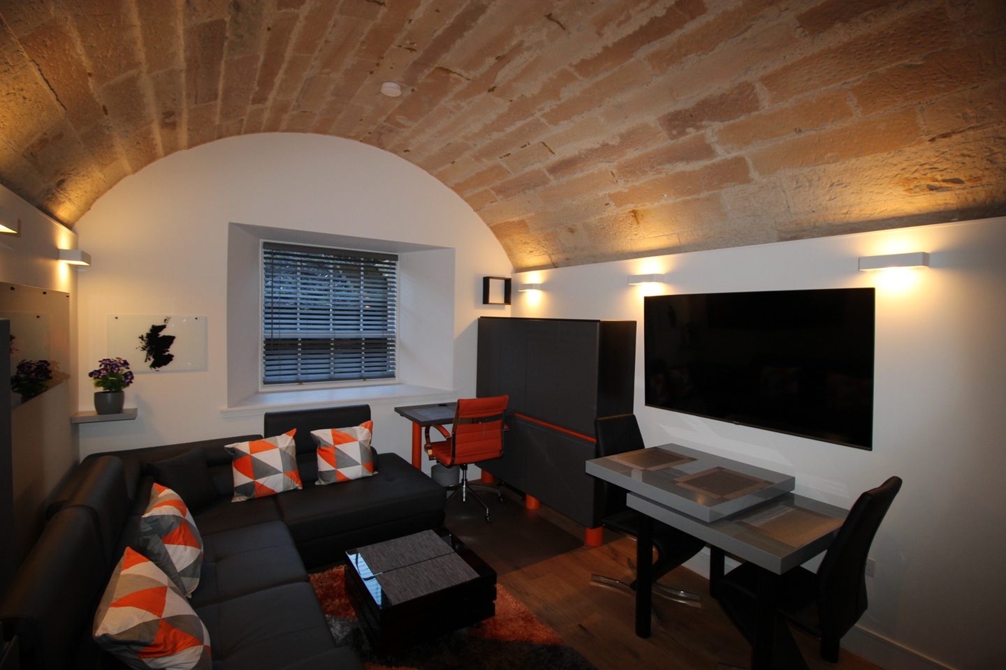 Edinburgh - 1 Bed Flat, Donaldson Drive, EH12 - To Rent Now for £1,250. ...