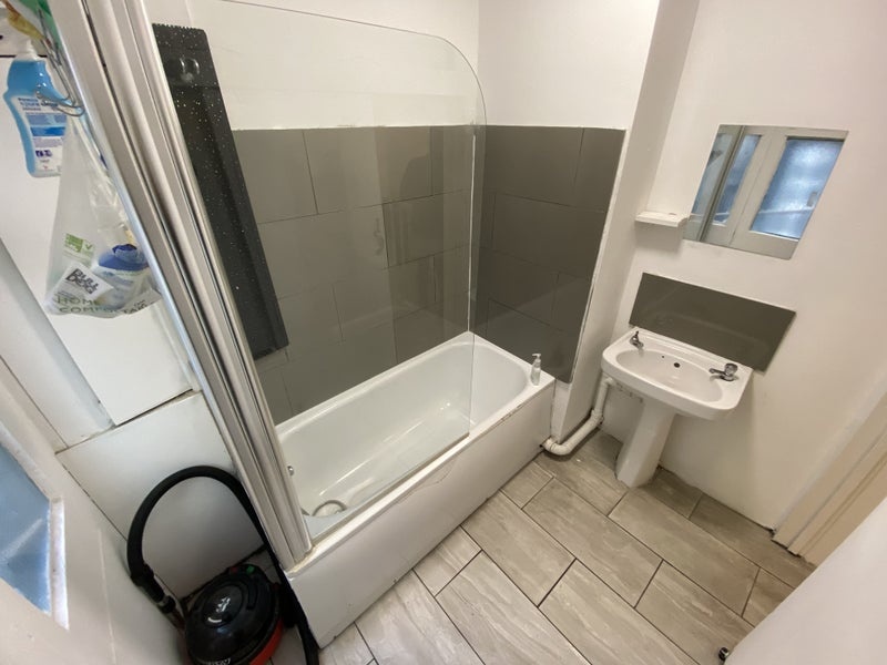 Bradford - Room in a Shared House, Dirkhill Road, BD7 - To Rent Now for ...