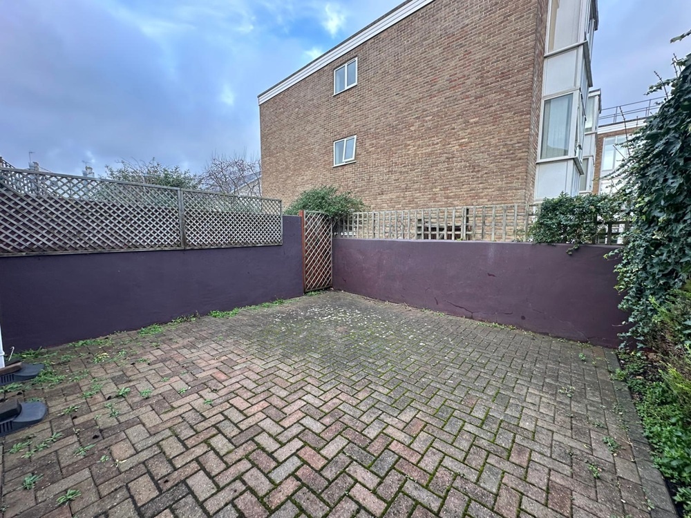 Eastbourne - Room in a Shared House, Cambridge Road, BN22 - To Rent Now ...