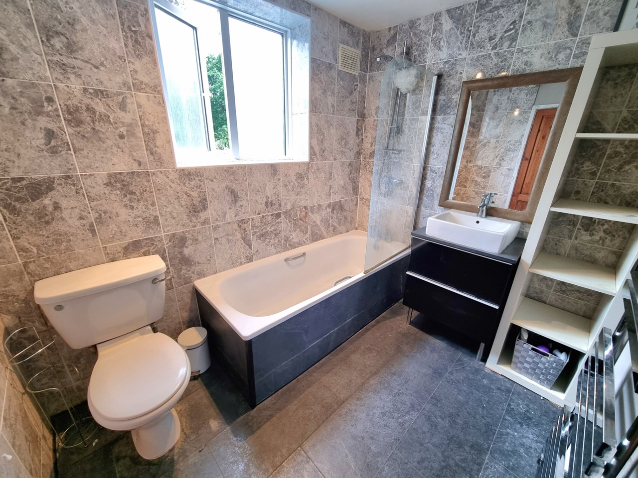Fareham - 2 Bed Flat, Hunts Pond Road, PO14 - To Rent Now for £1,085.00 p/m