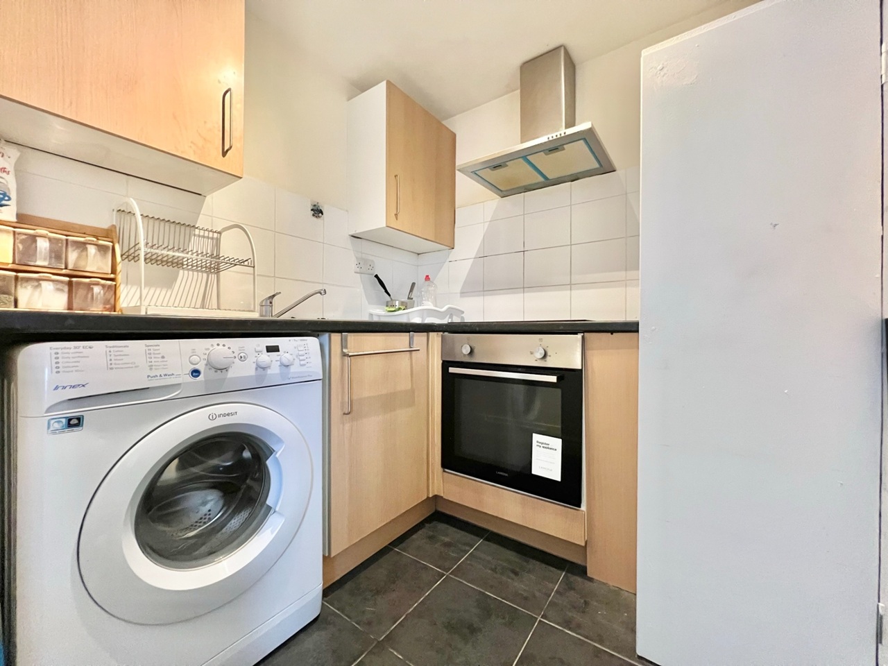 Ilford - 1 Bed Flat, Highcliffe Gardens, IG4 - To Rent Now for £1,300. ...