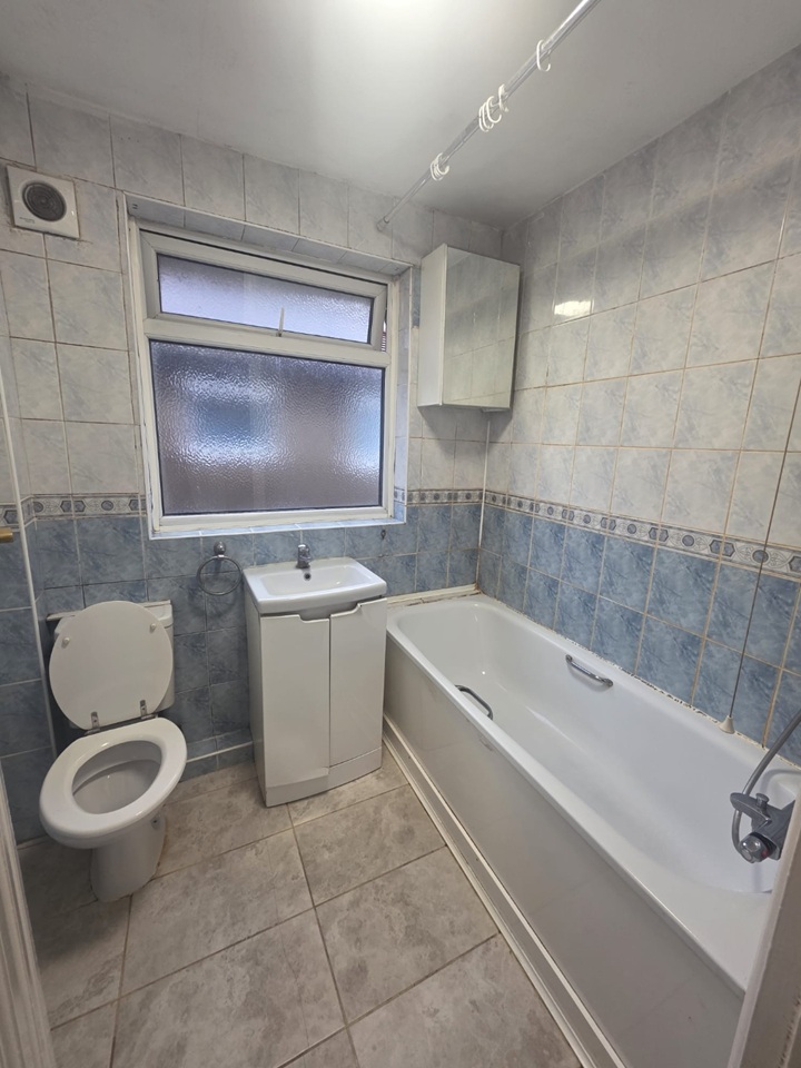 Stanmore - 2 Bed Flat, Everton Drive, HA7 - To Rent Now for £1,850.00 p/m