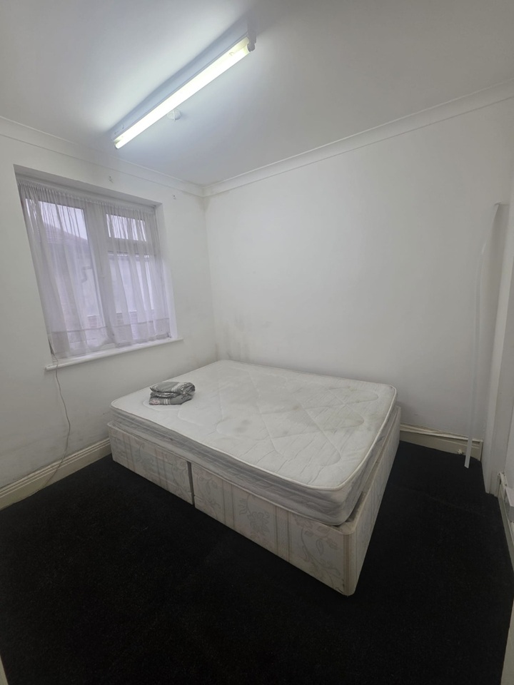 Stanmore - 2 Bed Flat, Everton Drive, HA7 - To Rent Now for £1,850.00 p/m