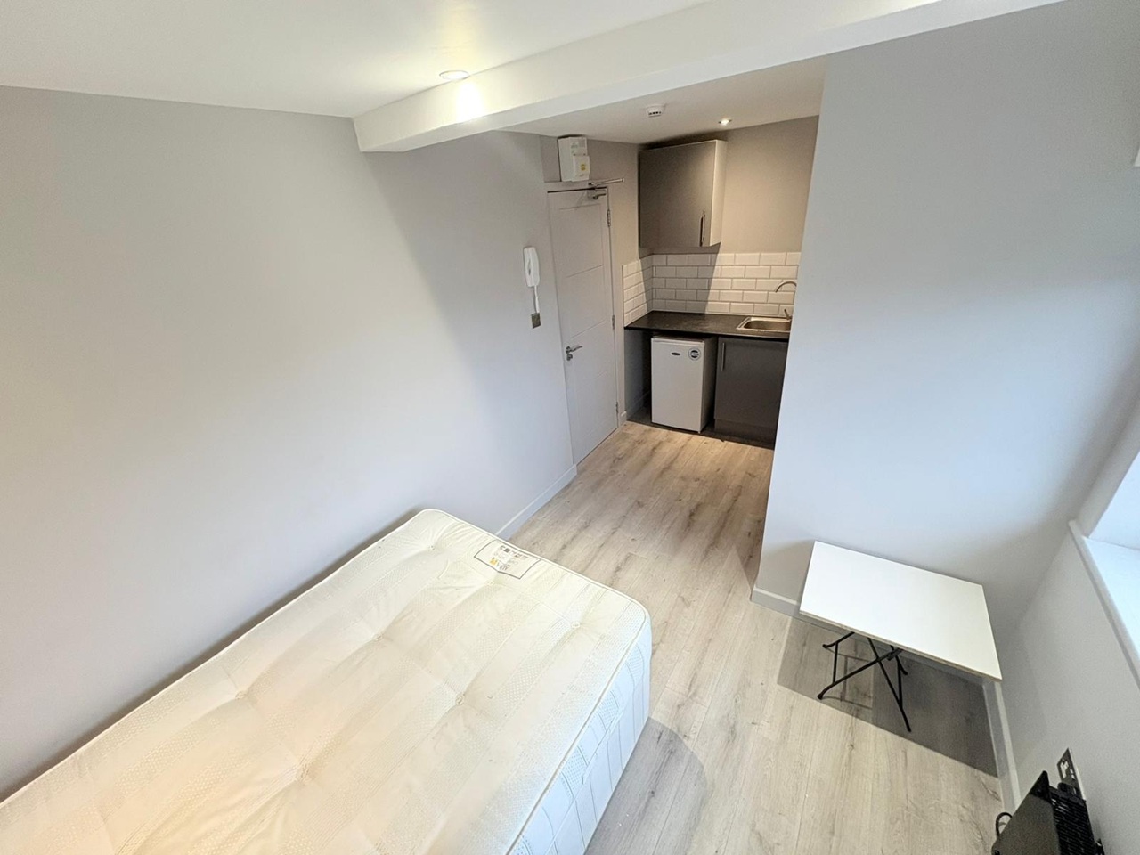 Feltham Hampton Spelthorne - Studio Flat, Ashridge Way, TW16 - To Rent ...