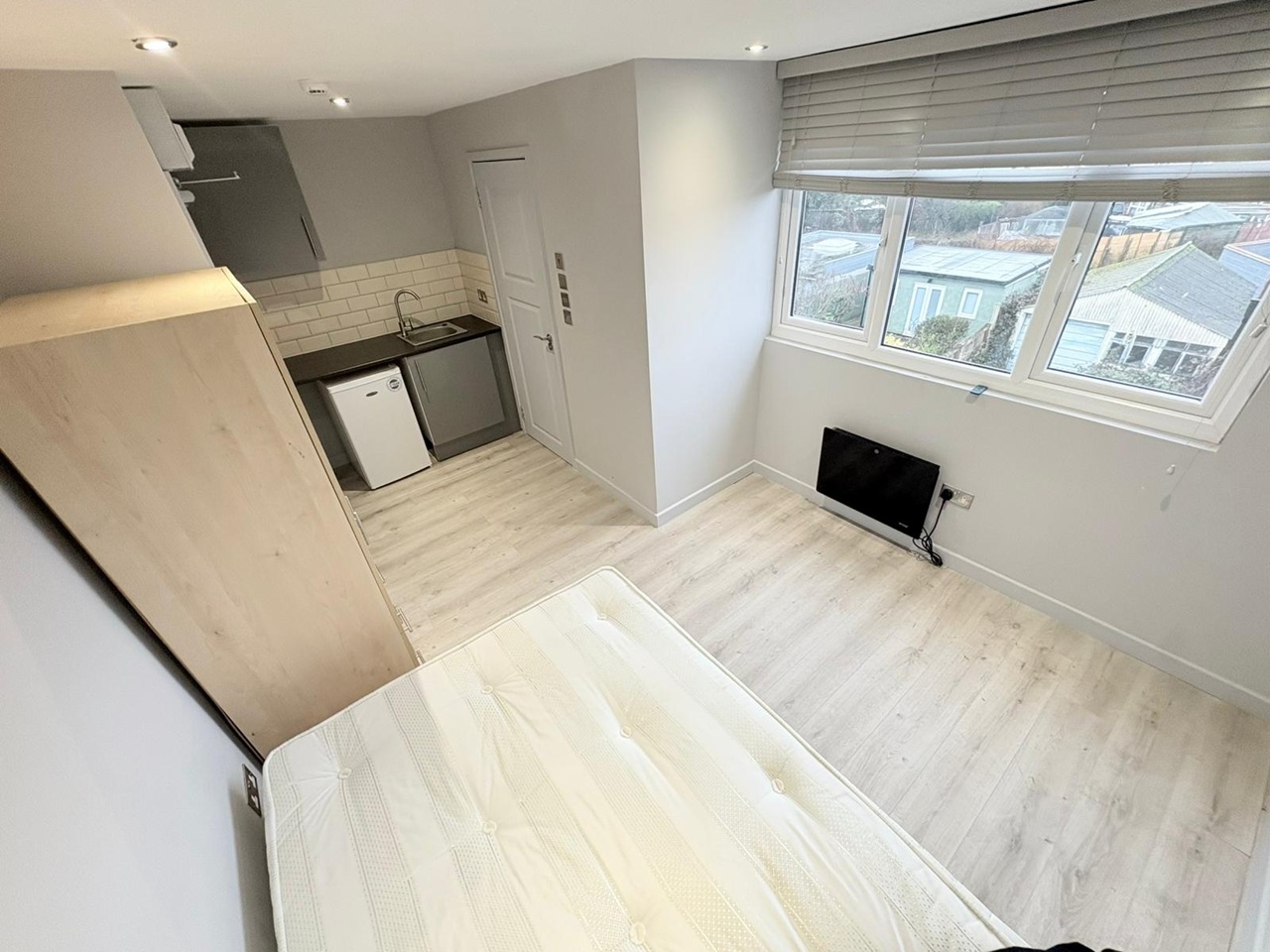 Feltham Hampton Spelthorne - Studio Flat, Ashridge Way, TW16 - To Rent ...