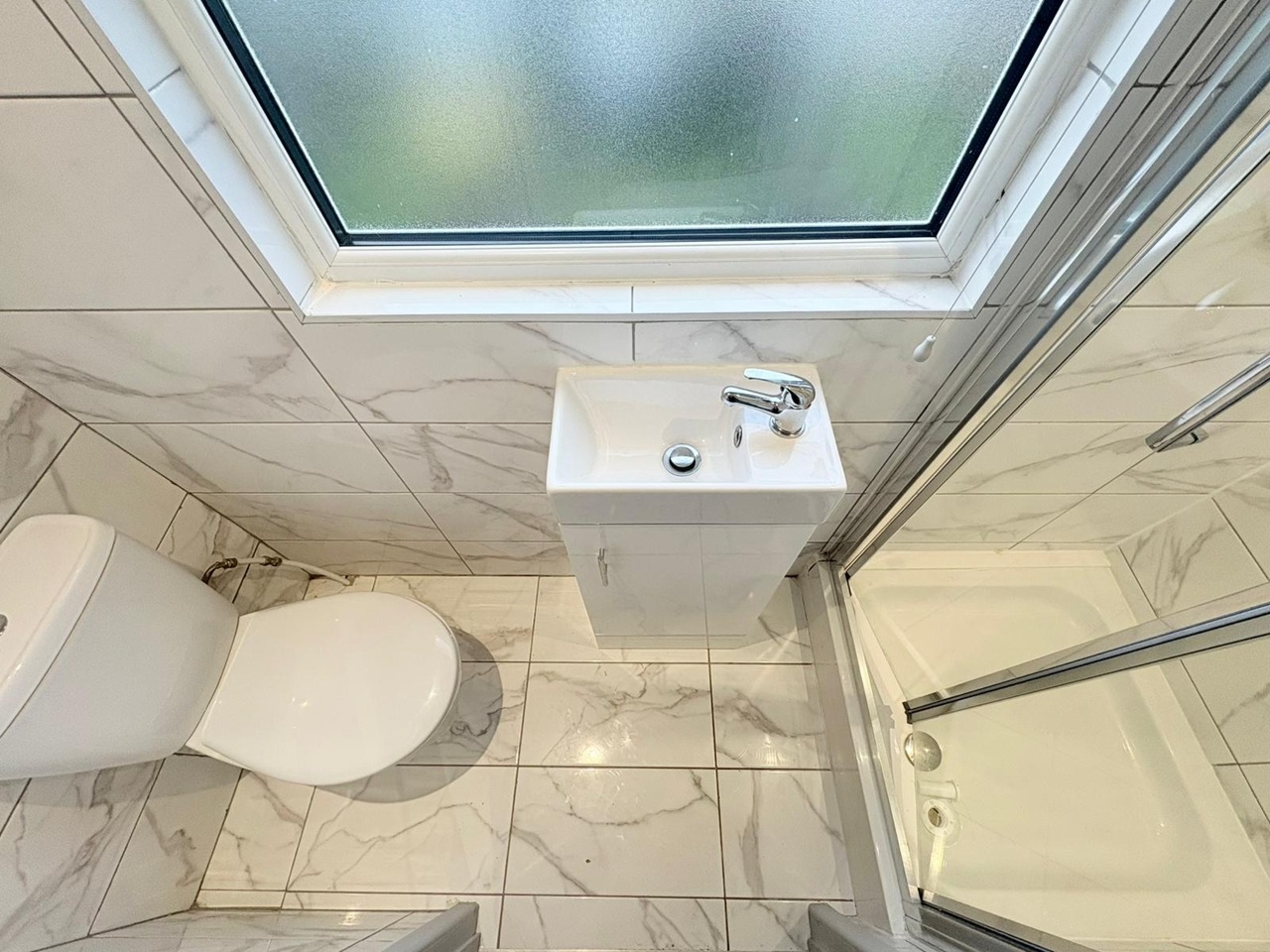 Feltham Hampton Spelthorne - Studio Flat, Ashridge Way, TW16 - To Rent ...