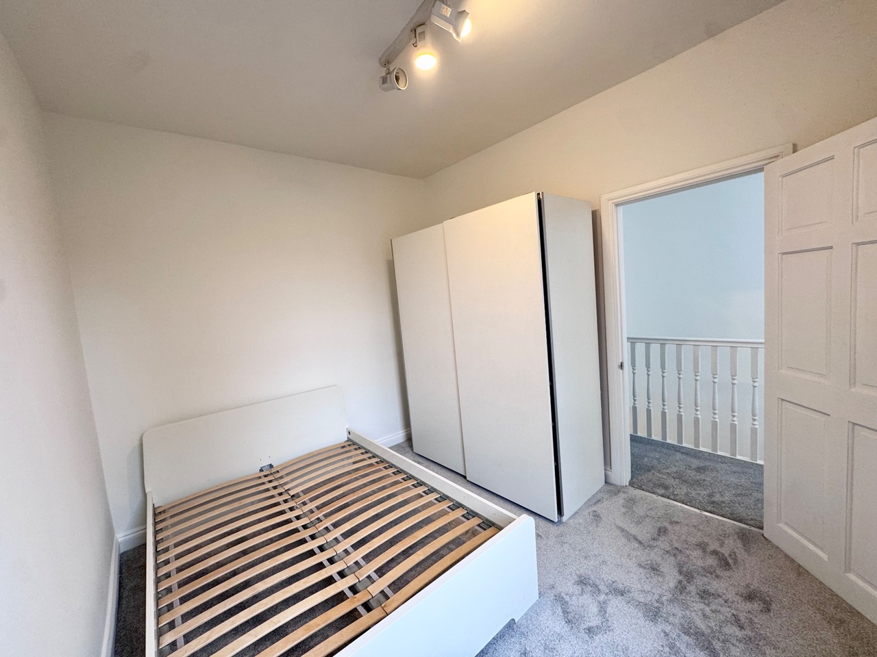 London - 2 Bed Flat, Buckland Road, E10 - To Rent Now for £1,800.00 p/m