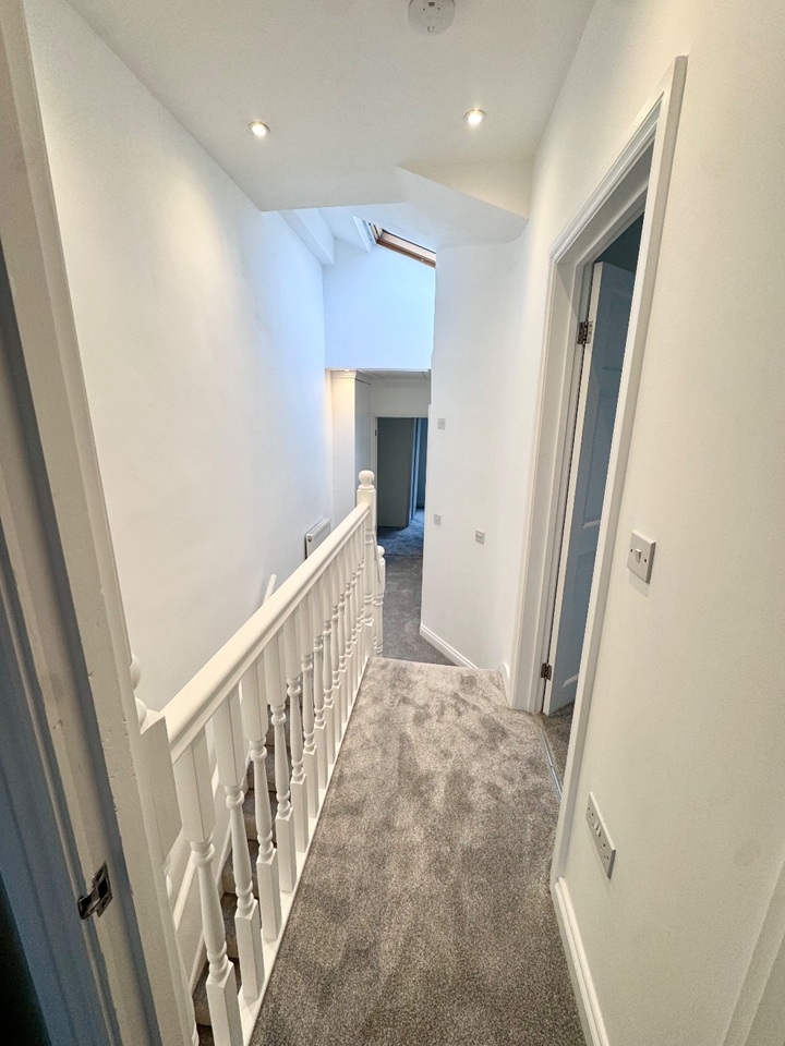 London - 2 Bed Flat, Buckland Road, E10 - To Rent Now for £1,800.00 p/m