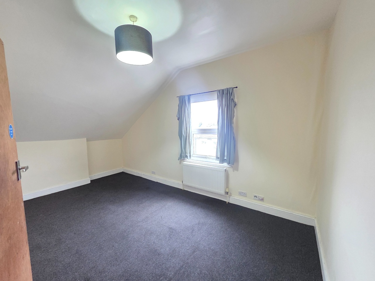 Croydon - 3 Bed Flat, Whitehorse Road, CR0 - To Rent Now for £2,200.00 p/m