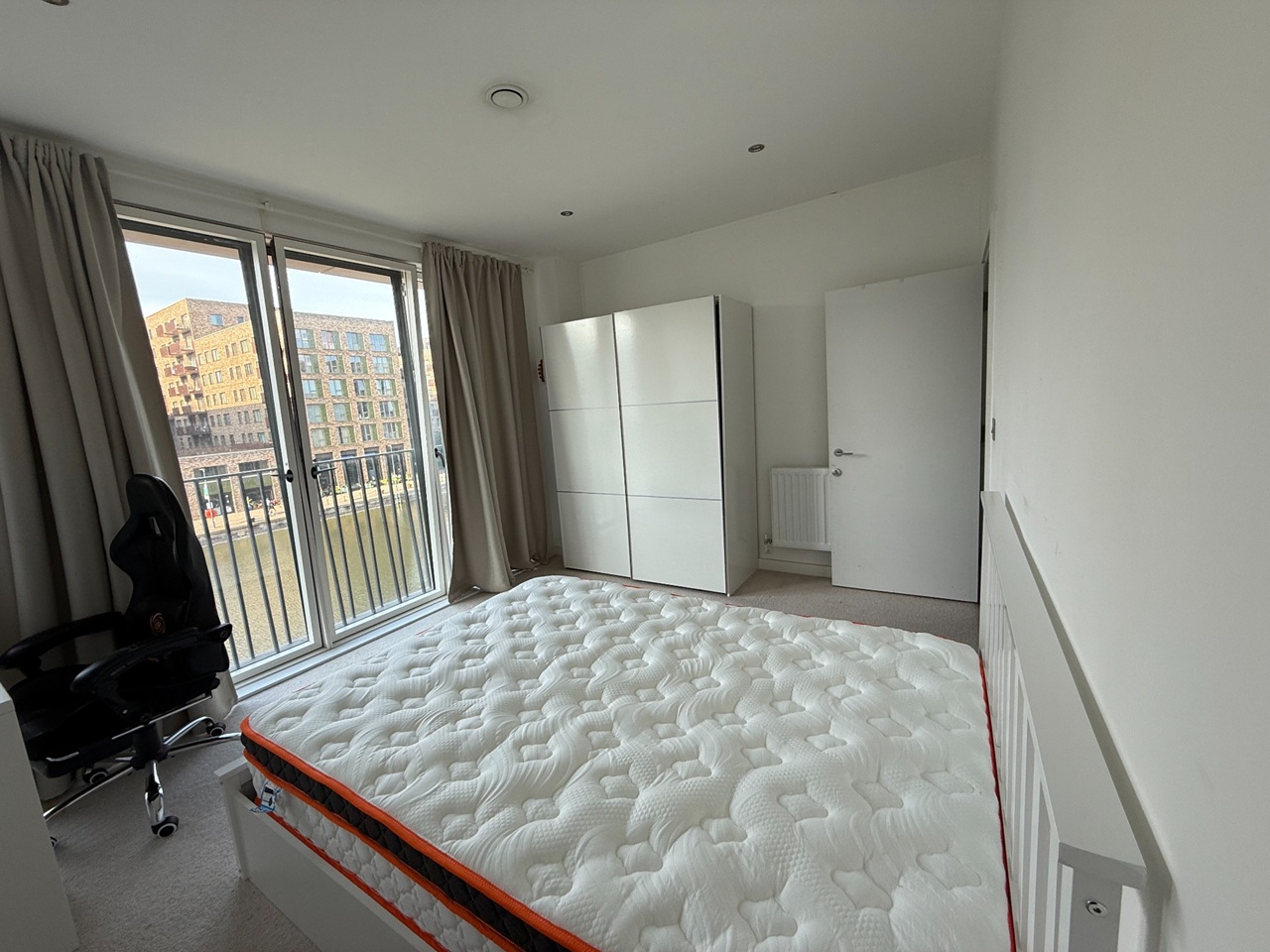 London - Room in a Shared Flat, Aird Point, E16 - To Rent Now for £ ...