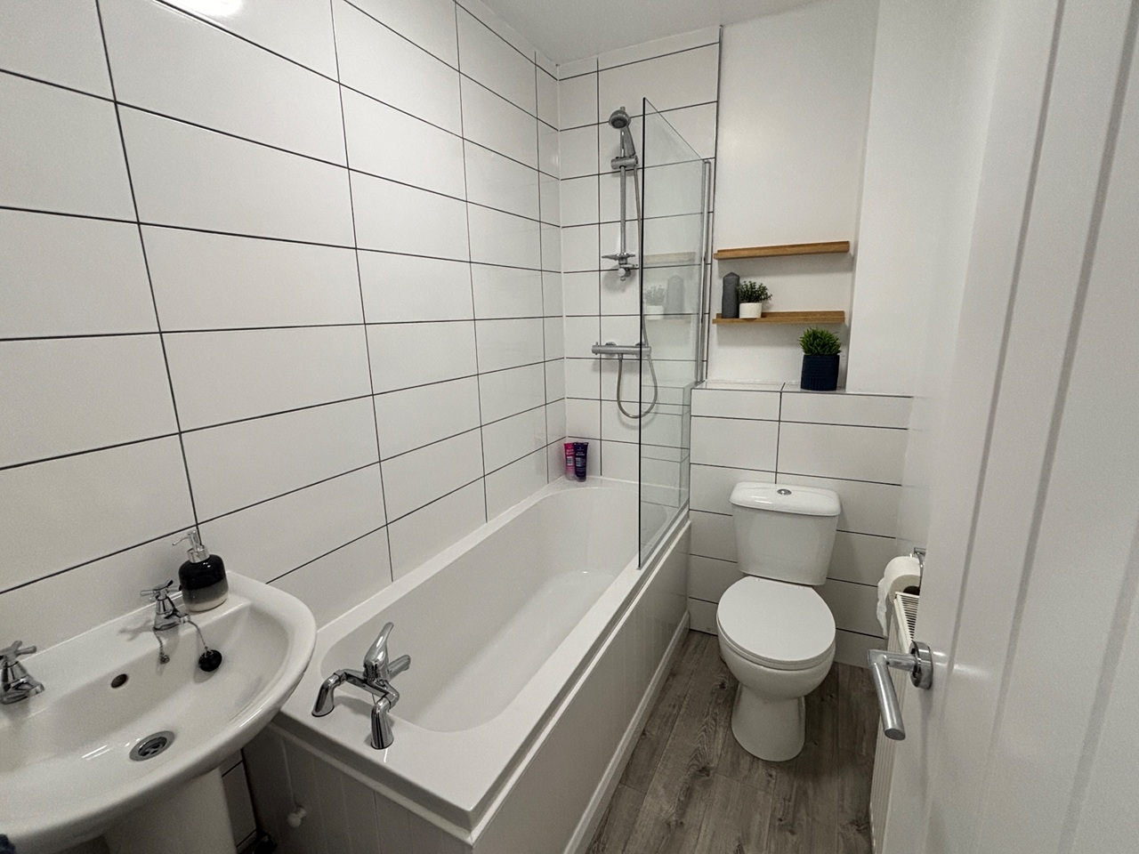 Bootle - 1 Bed Flat, Bank Road, L20 - To Rent Now for £650.00 p/m