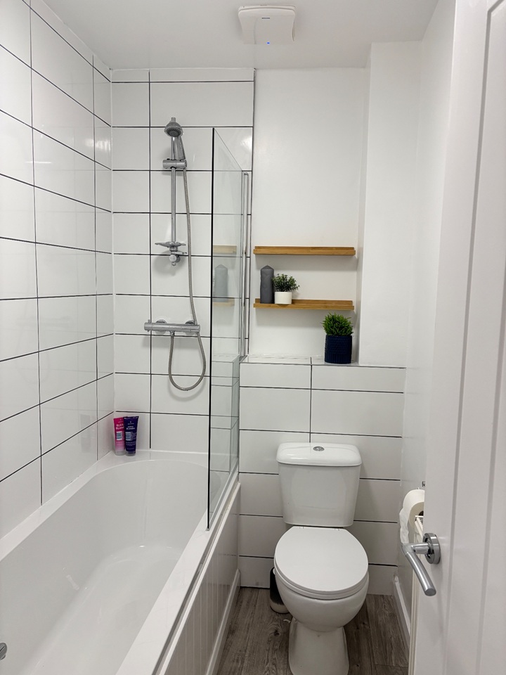 Bootle - 1 Bed Flat, Bank Road, L20 - To Rent Now for £650.00 p/m