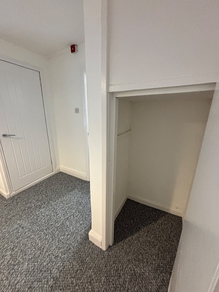 Bootle - 1 Bed Flat, Bank Road, L20 - To Rent Now for £650.00 p/m