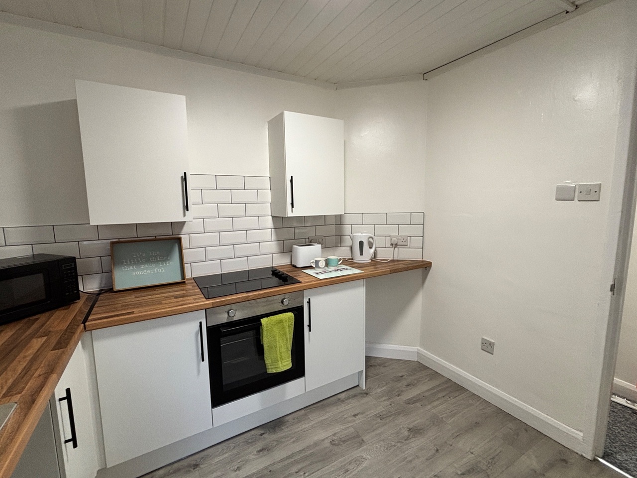 Bootle - 1 Bed Flat, Bank Road, L20 - To Rent Now for £650.00 p/m