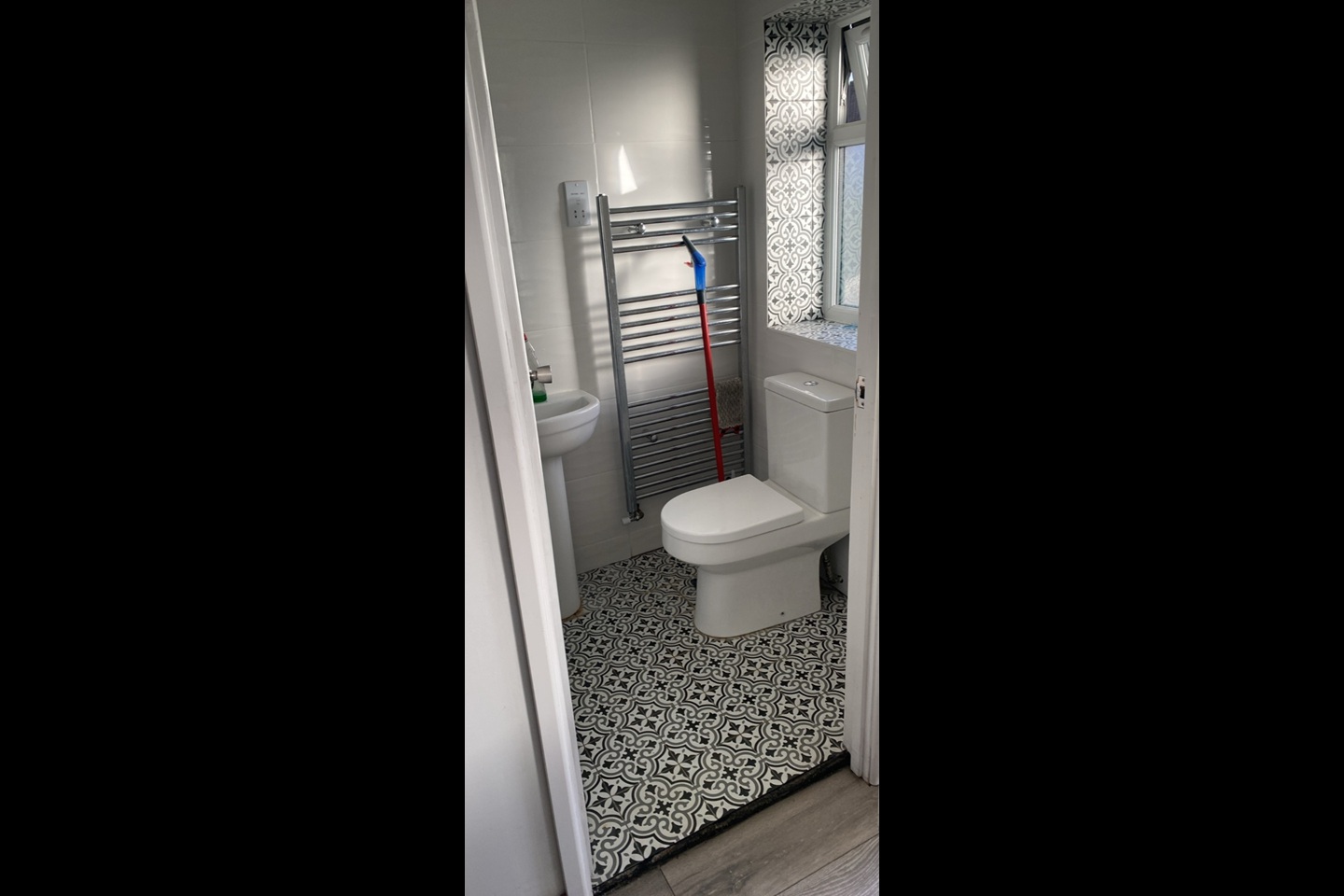 Dagenham - Studio Flat, Purland Close, RM8 - To Rent Now for £1,100.00 p/m