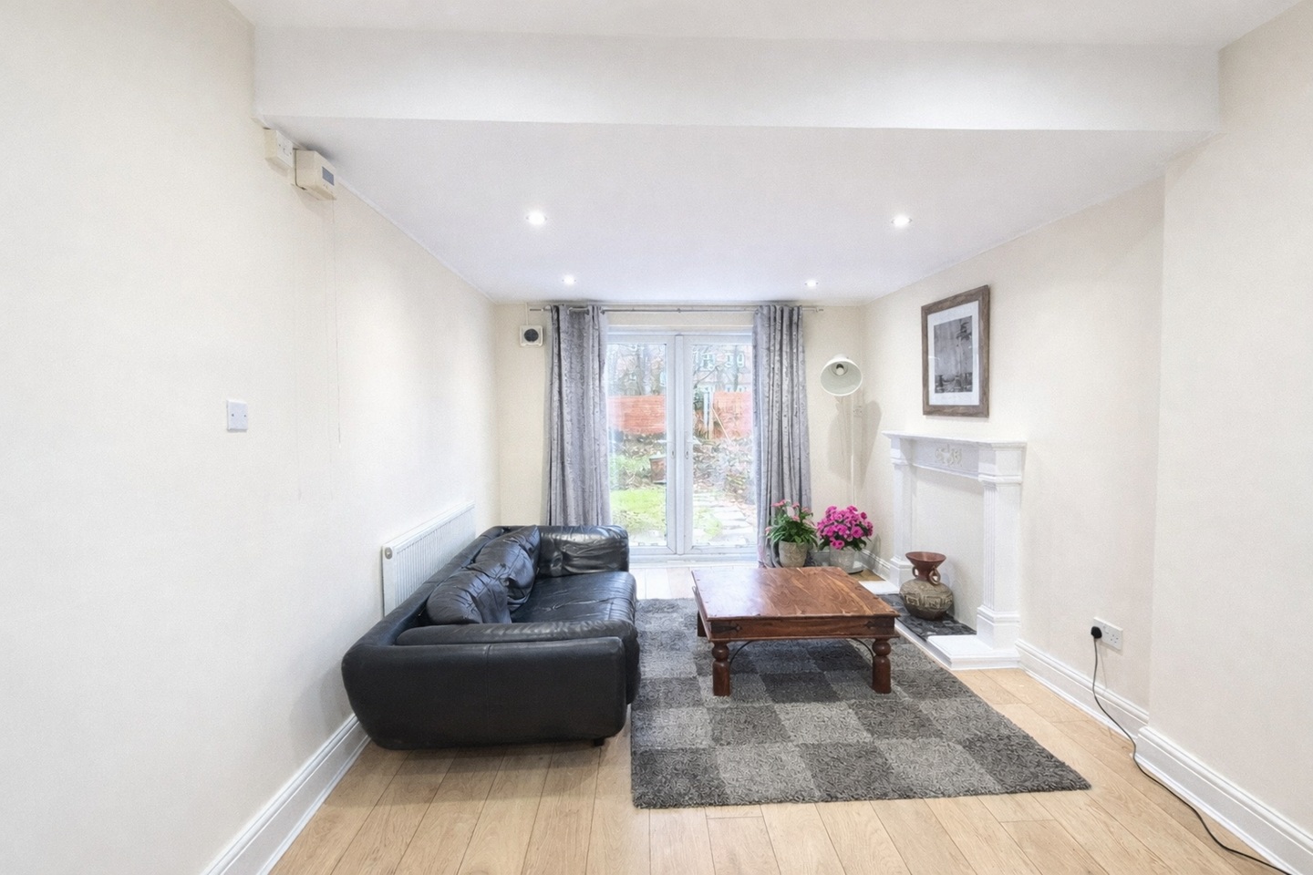 London - 2 Bed Flat, Hendon Way, NW2 - To Rent Now for £1,850.00 p/m