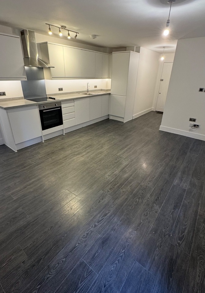 Epsom - 2 Bed Flat, Rosebery Lodge, KT18 - To Rent Now for £1,650.00 p/m