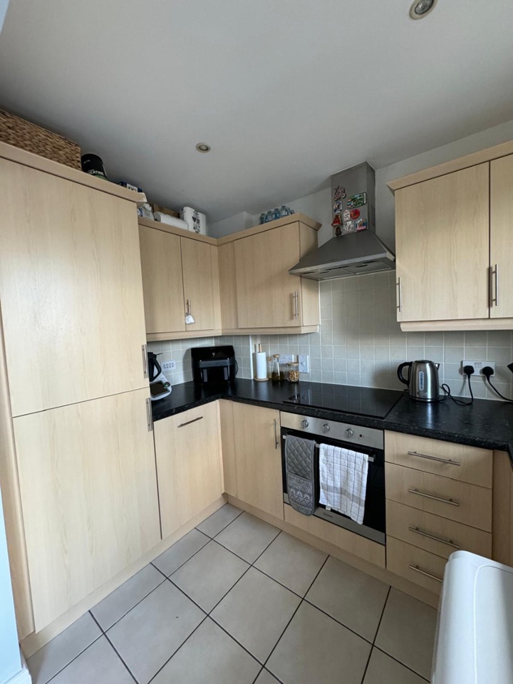London - 1 Bed Flat, Paveley Court, NW7 - To Rent Now for £1,560.00 p/m