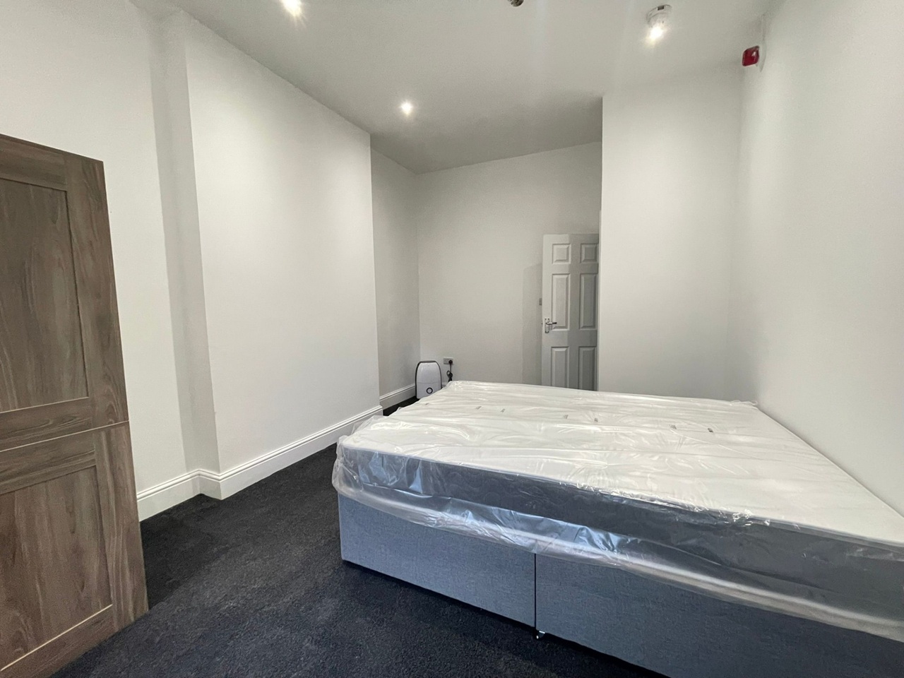 Manchester - 3 Bed Flat, Mayfield Road, M16 - To Rent Now for £1,250.00 p/m