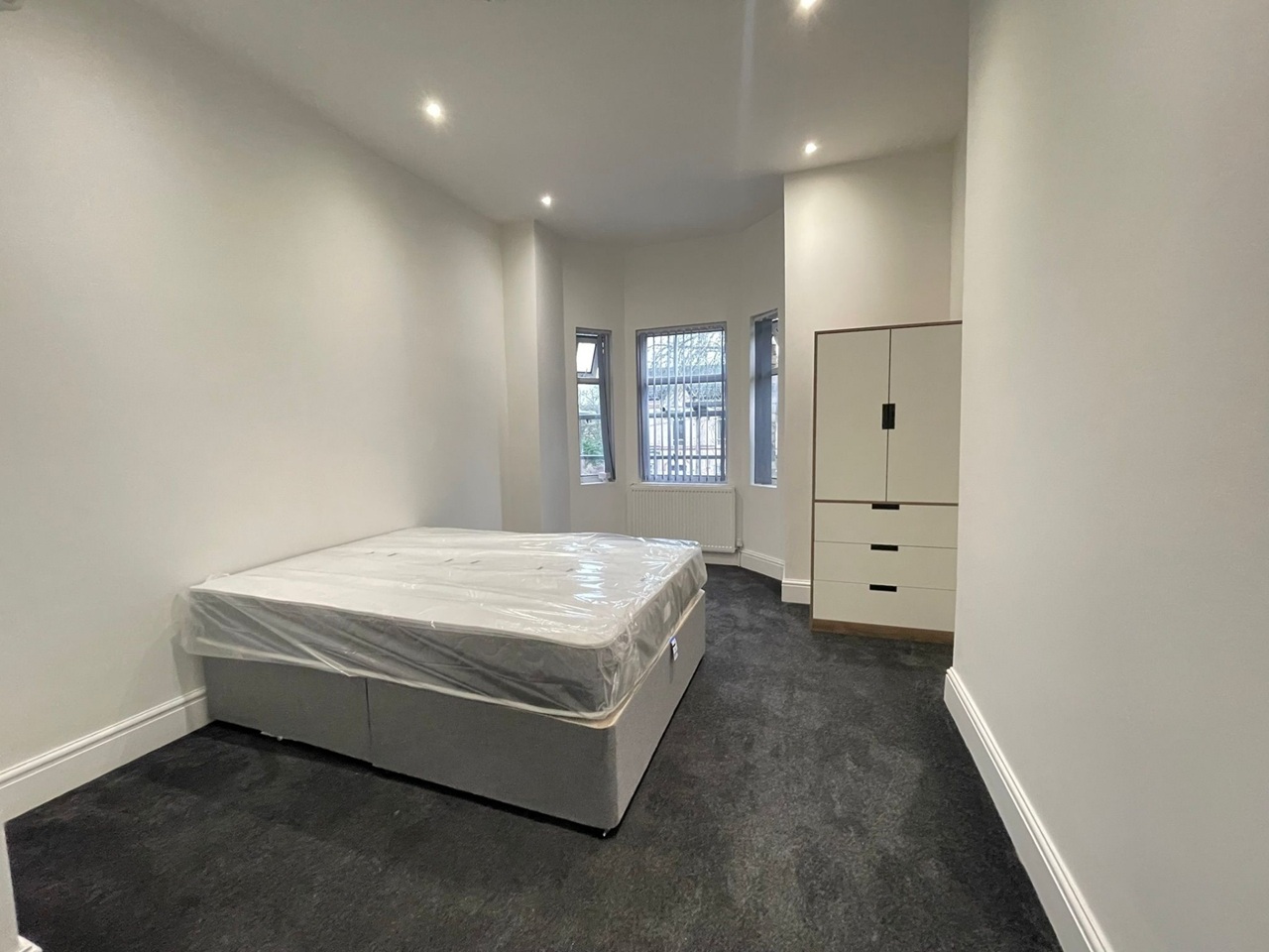 Manchester - 3 Bed Flat, Mayfield Road, M16 - To Rent Now for £1,250.00 p/m