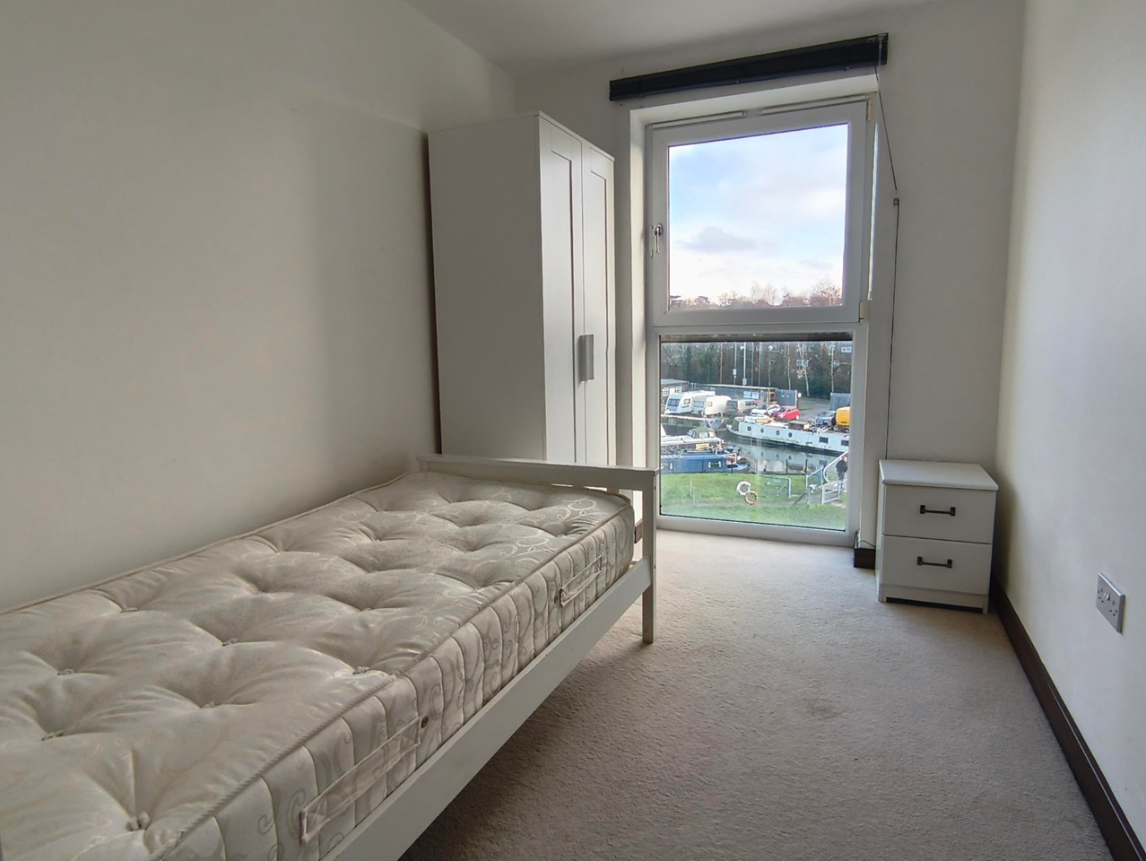 Denham, Uxbridge - 2 Bed Flat, Kings Mill Way, UB9 - To Rent Now for £ ...