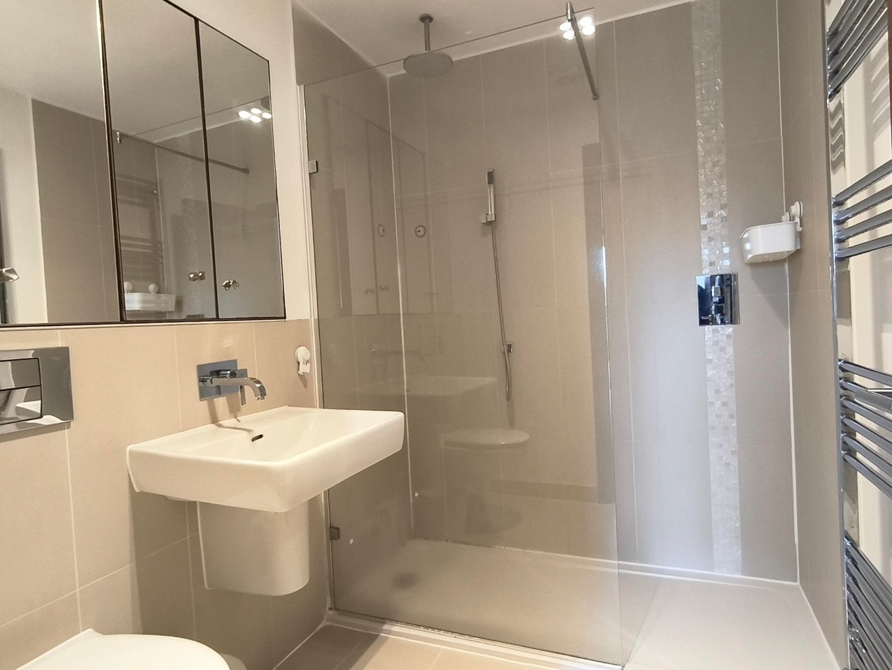 Denham, Uxbridge - 2 Bed Flat, Kings Mill Way, UB9 - To Rent Now for £ ...